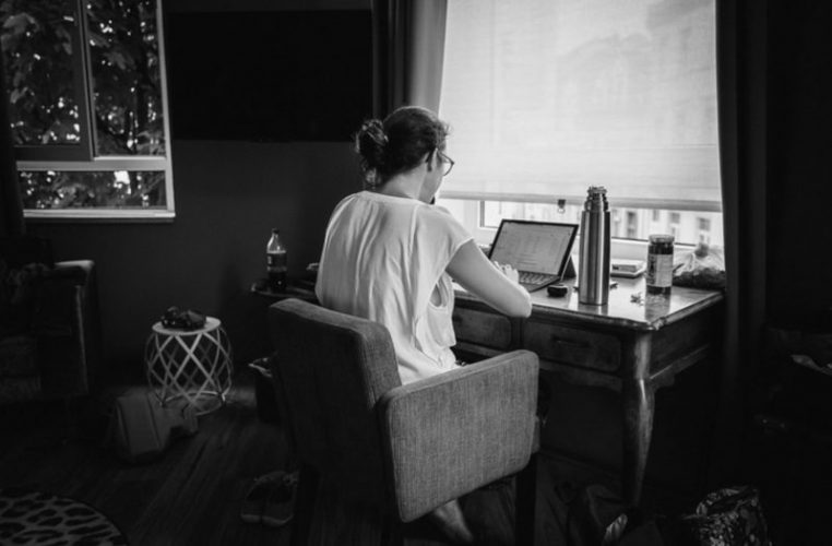 テレワーク時代の社内コミュニケーション術 | TocaLot